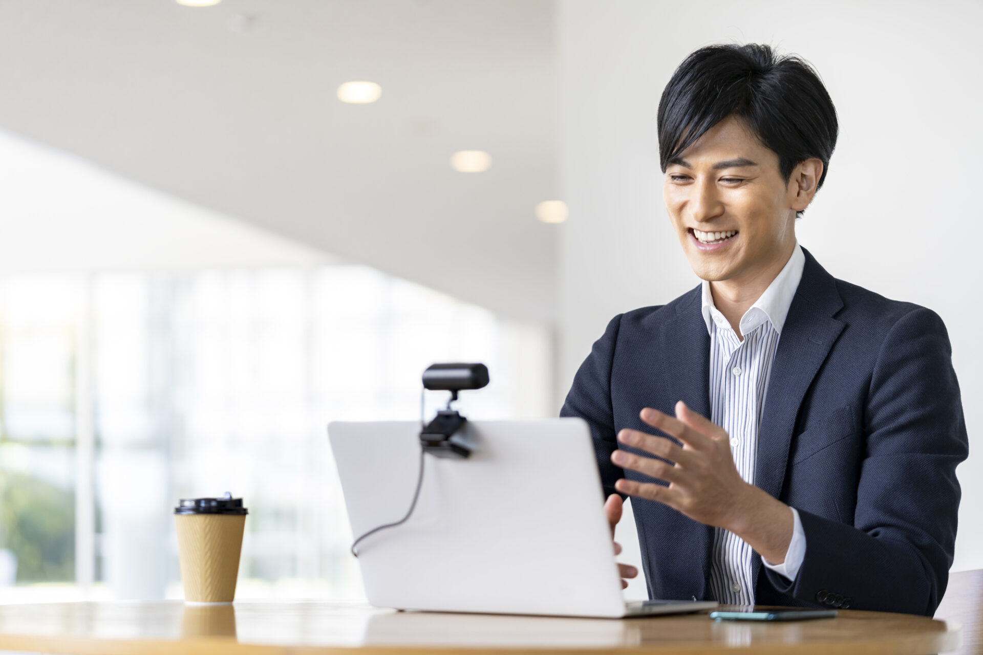 社内コミュニケーションの重要性とは？3つの重要ポイントと活性化の方法 - SAXA-DX Navi | サクサグループ